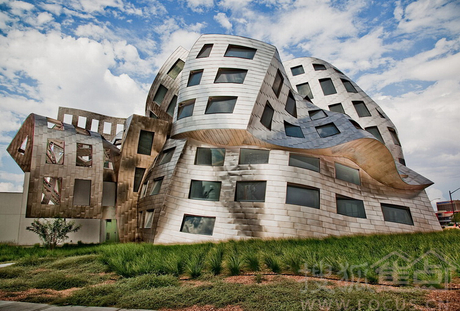 The "Distorted" Buildings around the World, Have You Ever Seen Them - PTH